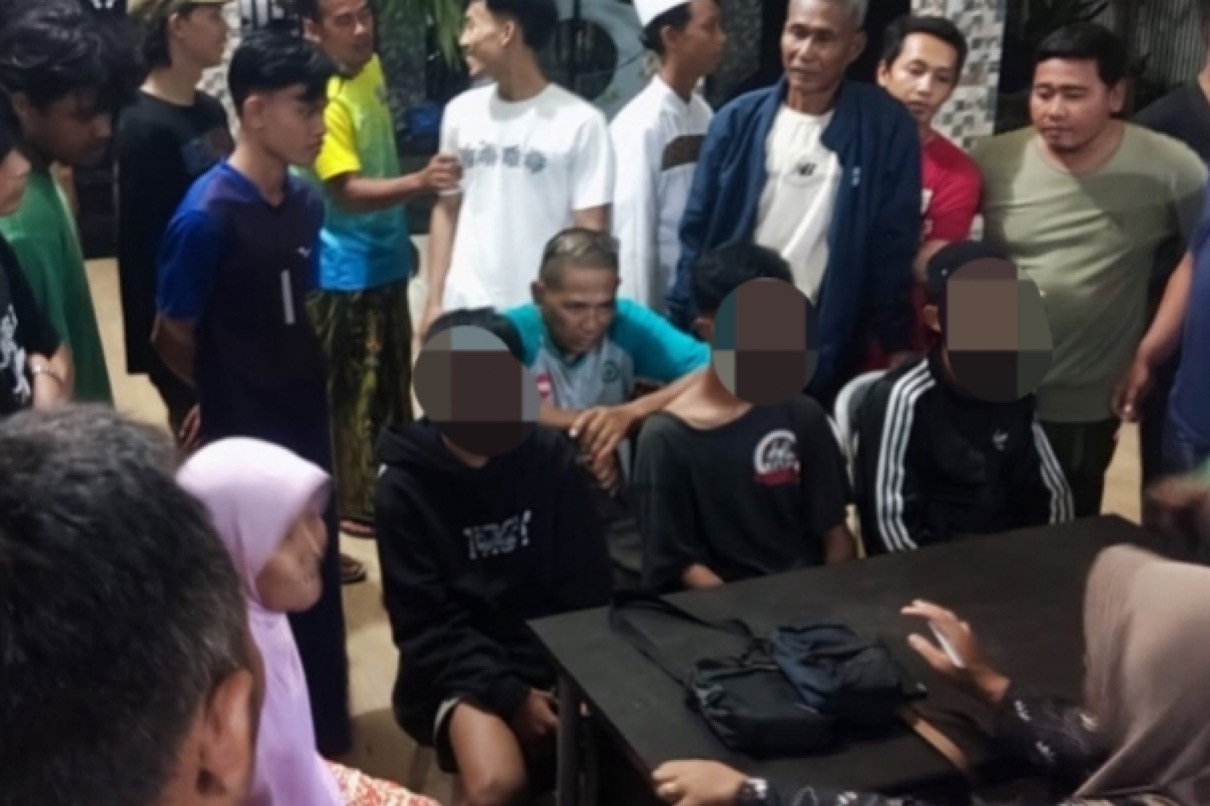 Tepergok Mencuri, 3 Bocah di Gresik Diteriaki Maling Hingga Motor Dibakar