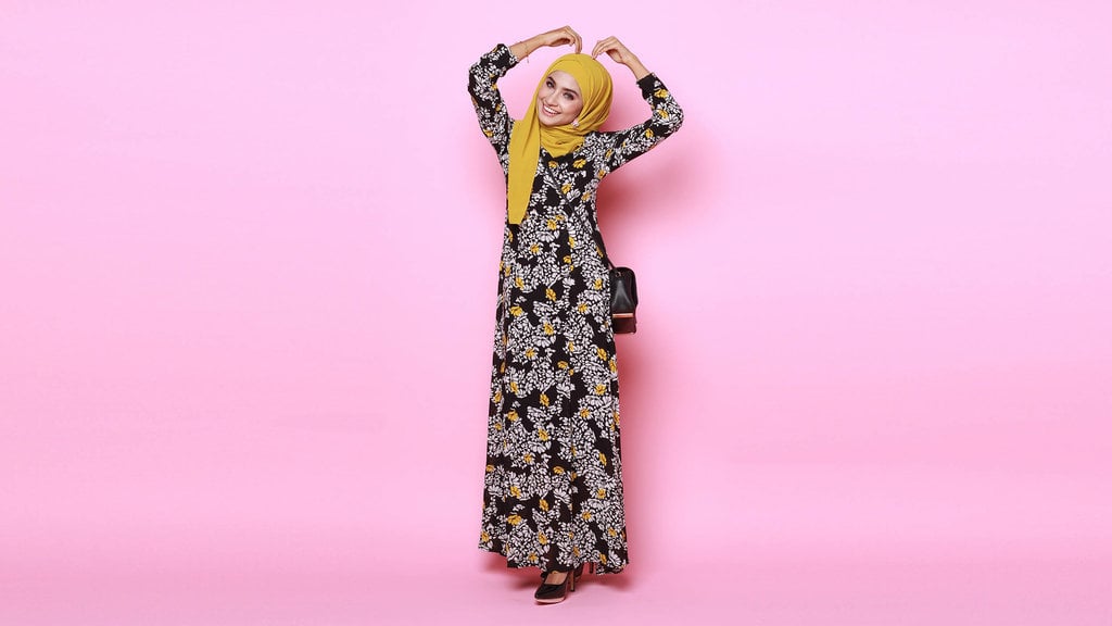 10 Rekomendasi Gamis Model Motif Bunga Kekinian