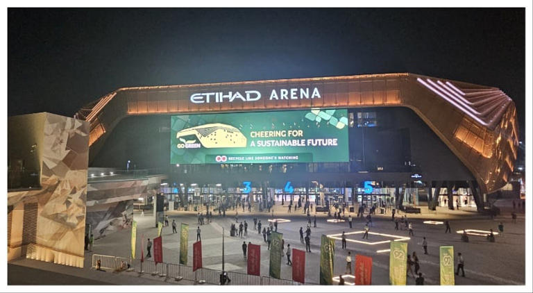 How did the Etihad Arena become a leader in sustainability?