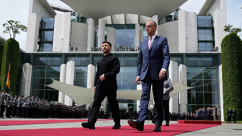 Germany agrees €5bn in aid to Ukraine and joint production of long ...