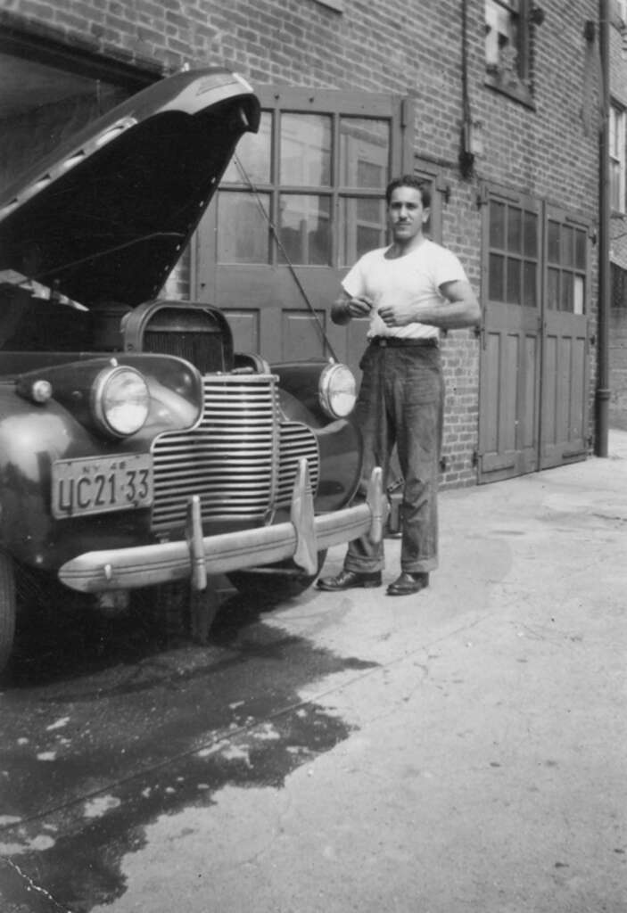 20 Vintage Photos Of Mechanics in the 1890s-1960s