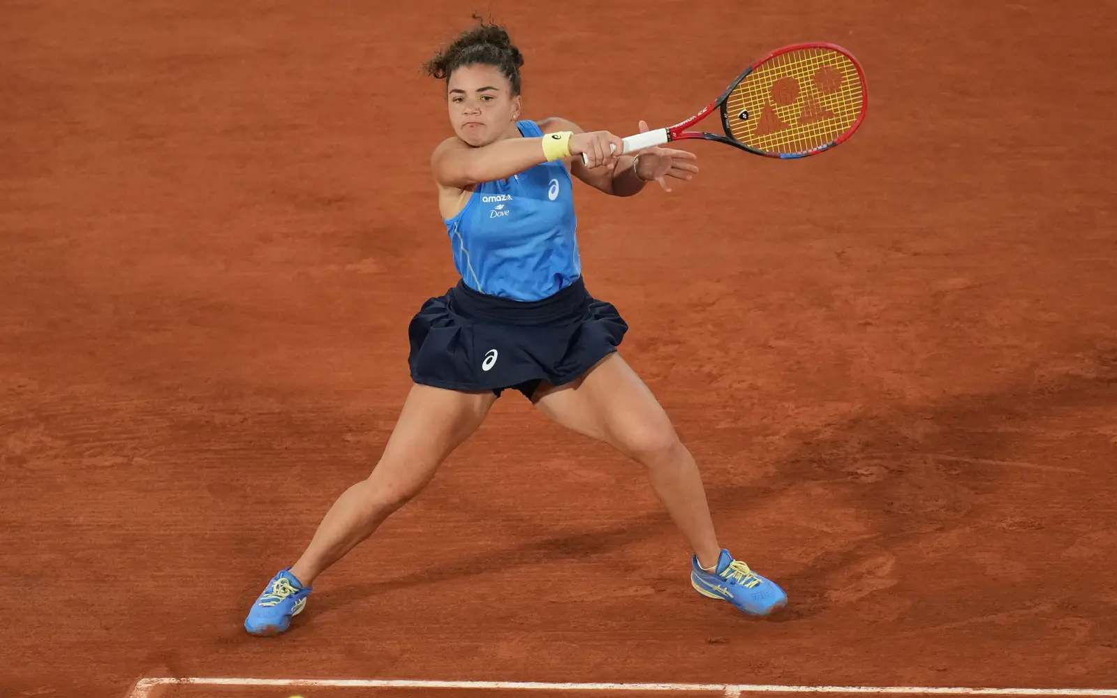 Nadal touch helps Paolini reach French Open third round