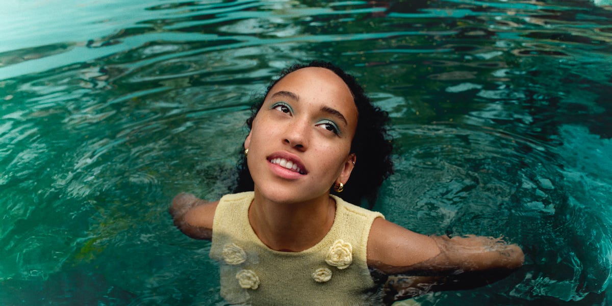 Fragrance Experts Say the Biggest Summer Perfume Trend Is Smelling Like ...