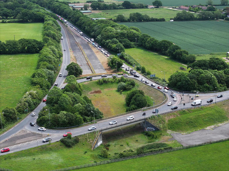 Traffic lights outage reported amid power cut in Arundel; more than ...