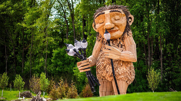 Wauwatosa troll sculpture: When, where to see 'Mama Rosa'