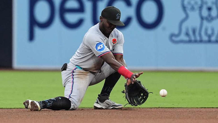 Fans rally behind MLB rookie after emotional meltdown on the field