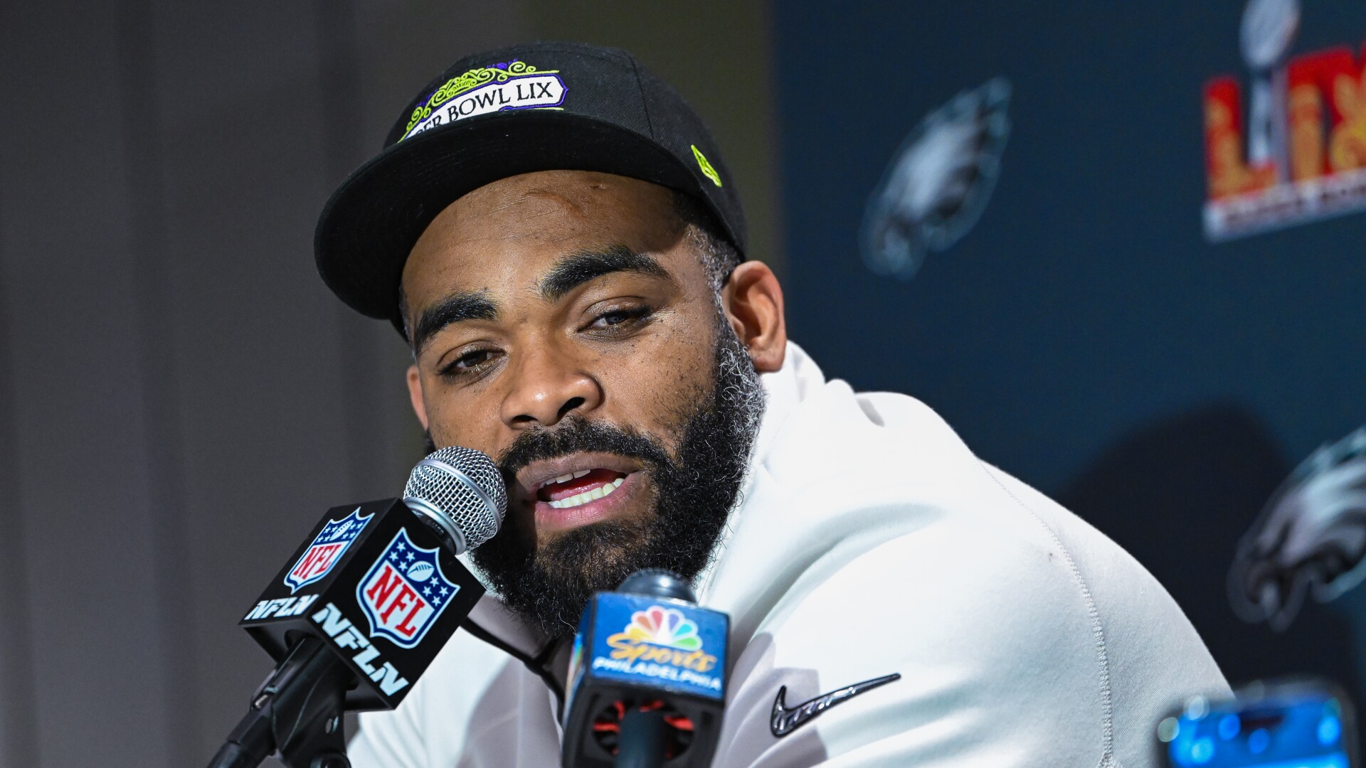 Brandon Graham wins PFWA's Good Guy Award for his cooperation with the ...