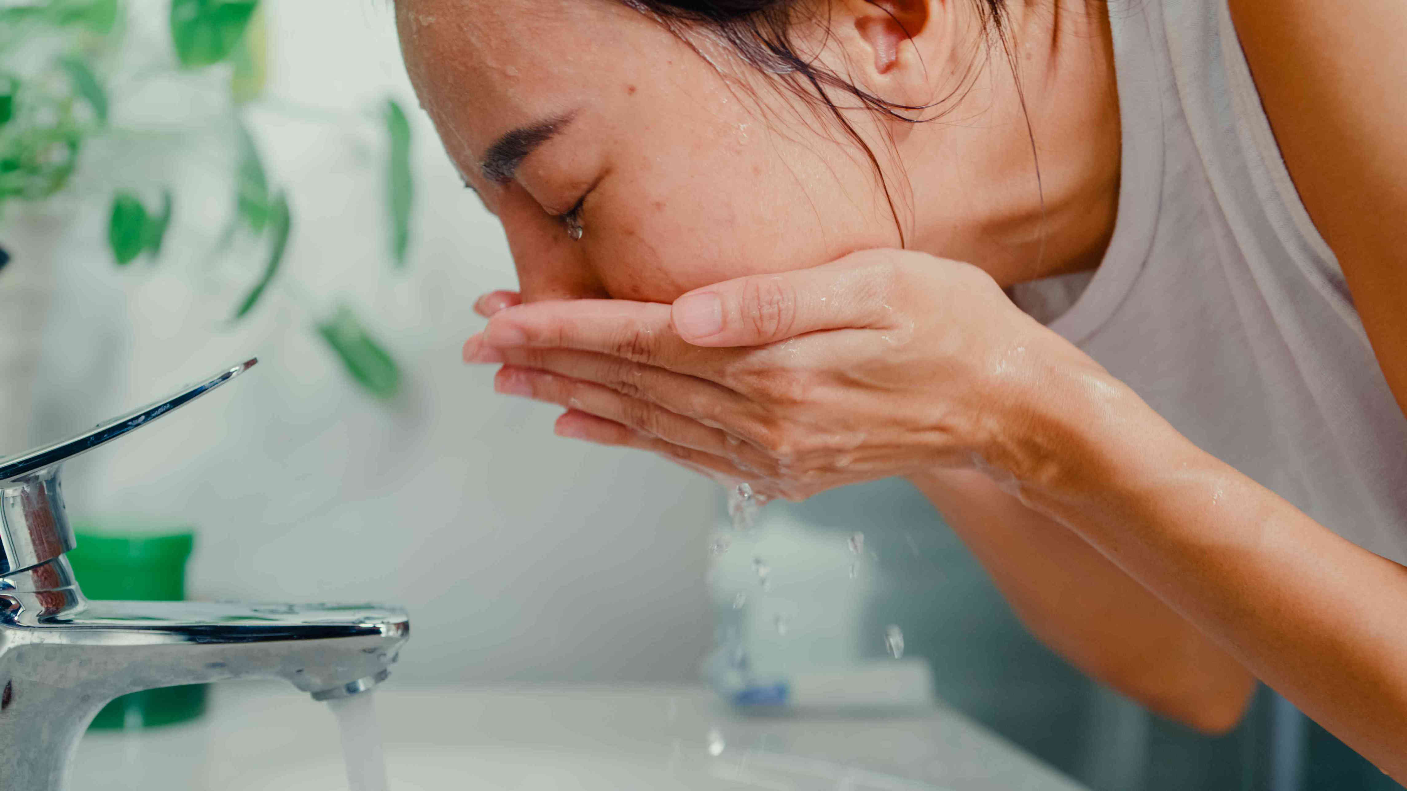 We asked experts how often you should wash your face—and they all said ...