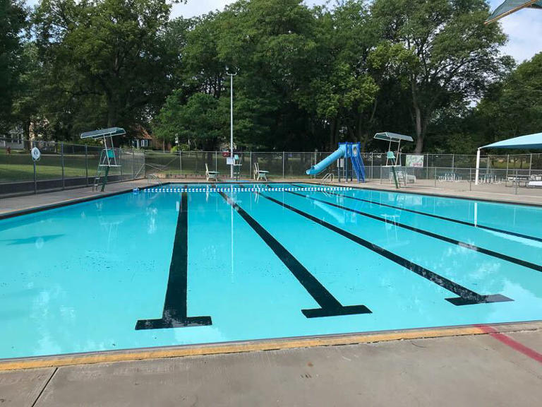 Lincoln pools remain closed due to cool weather