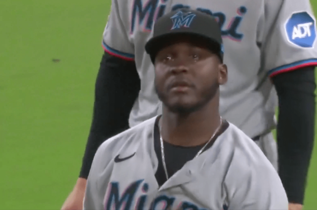 Marlins DFA infielder Ronny Simon days after three-error game