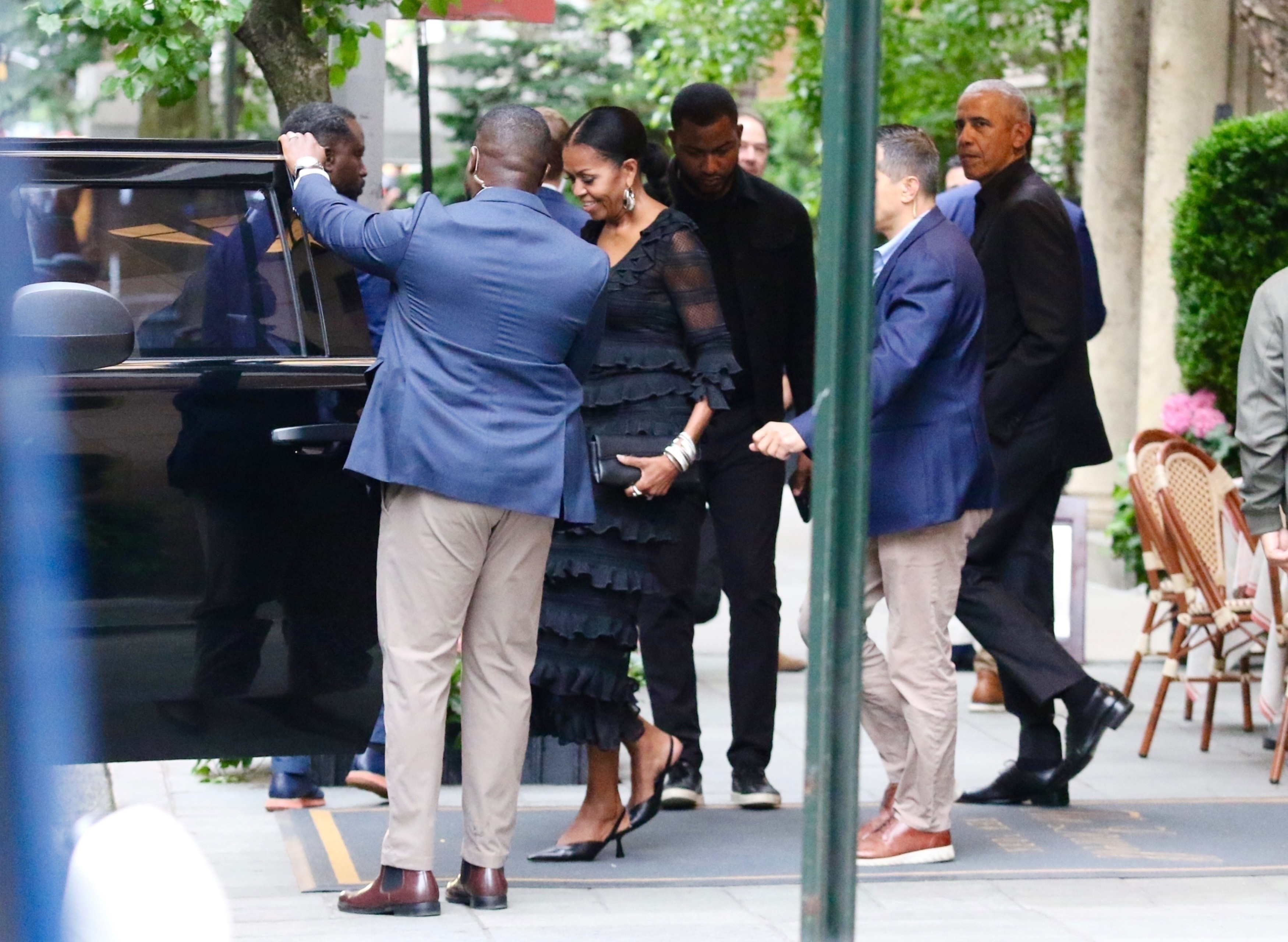 Michelle and Barack Obama spotted on romantic NYC dinner date after ...