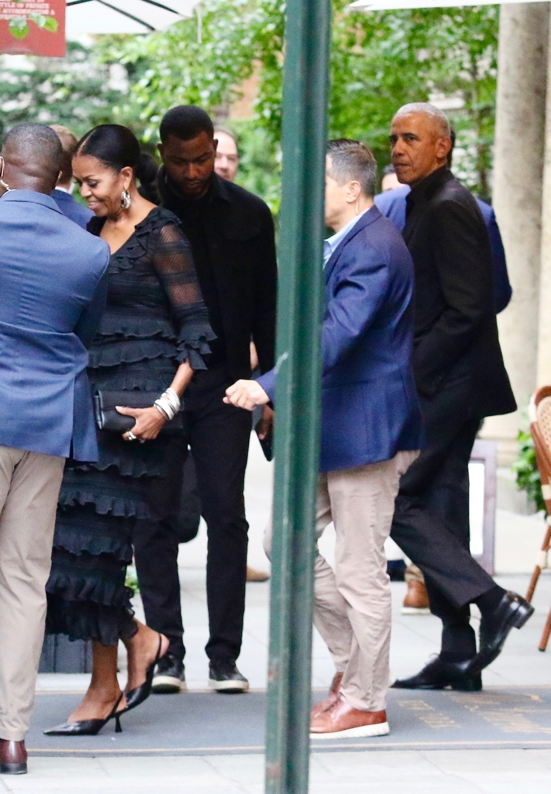 Michelle and Barack Obama spotted on romantic NYC dinner date after ...