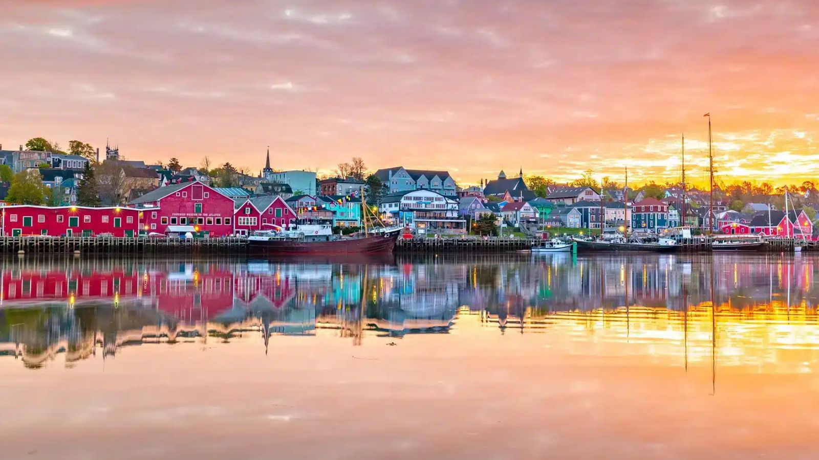 24 Canadian Waterfront Towns You’ll Want to Move To