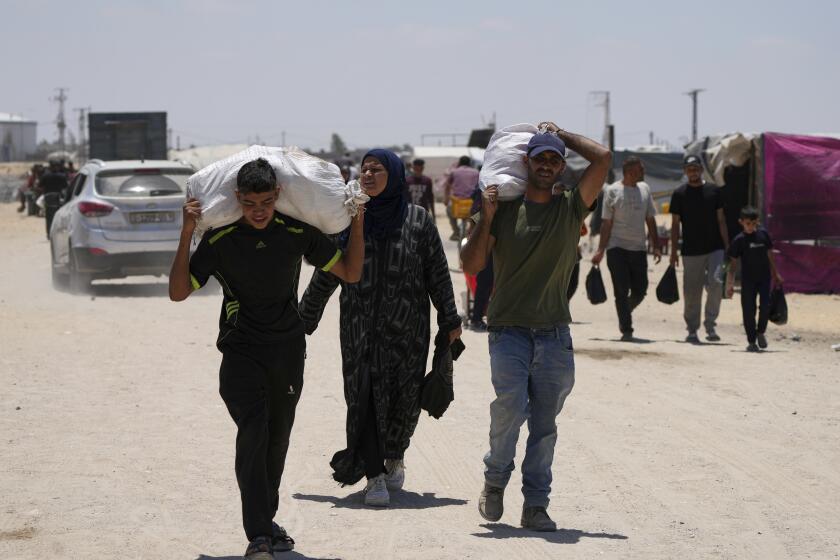 Crowd is fired on at chaotic Gaza aid-distribution site, killing at ...