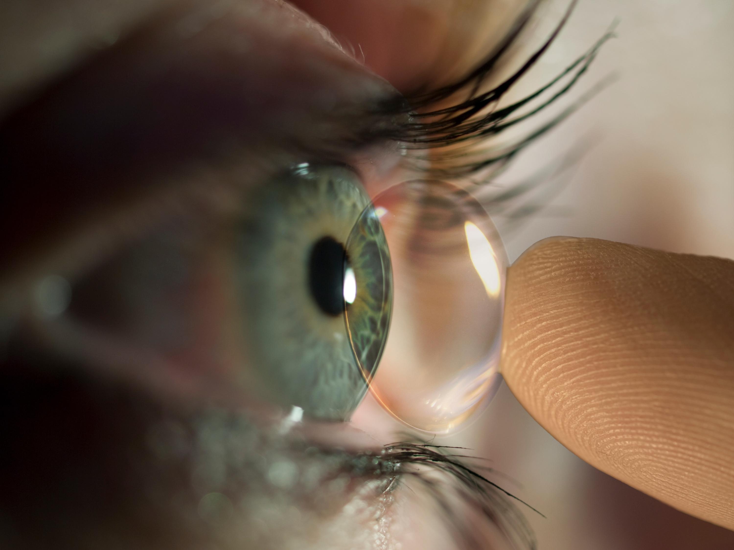 Des scientifiques ont mis au point des lentilles de contact pour voir l ...