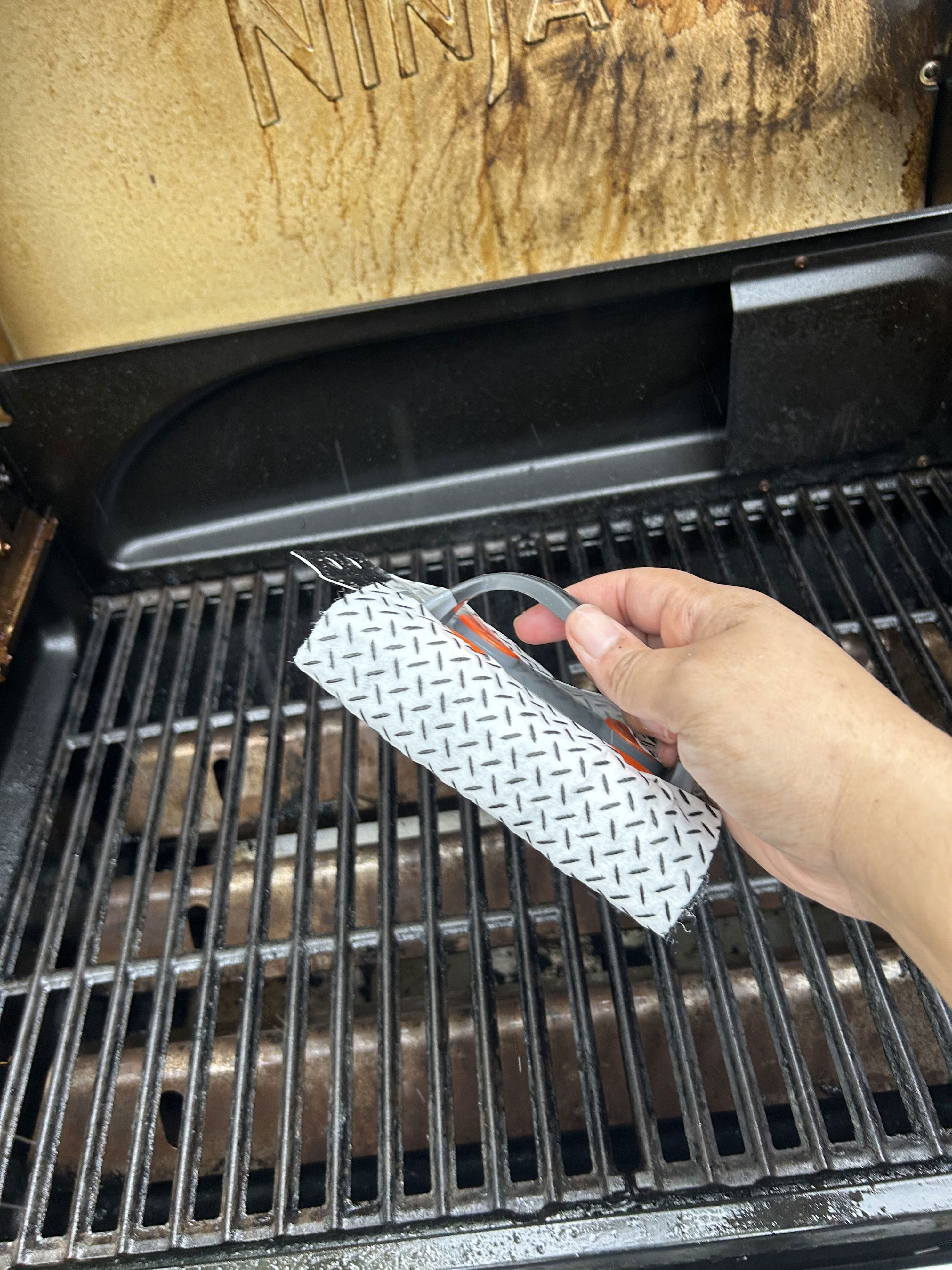 Weber recalled 3.2 million wire-bristle grill brushes—here's what you ...