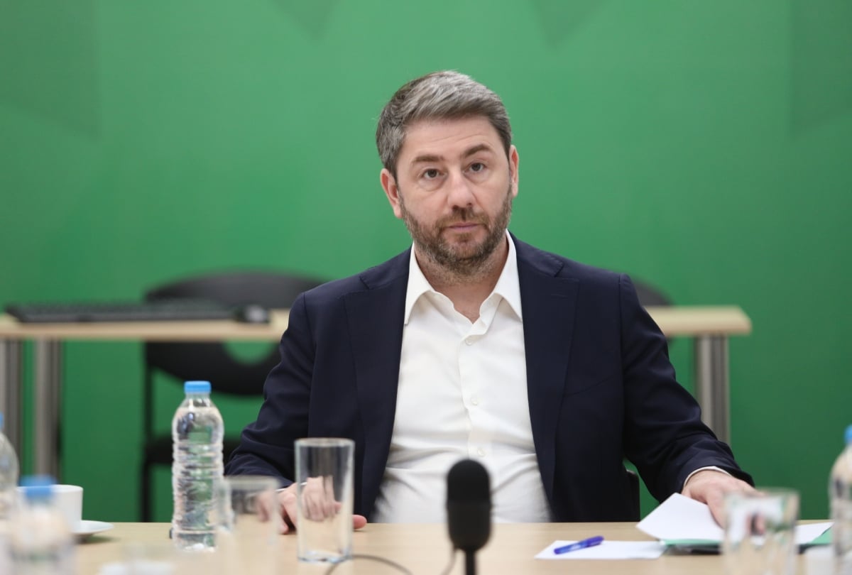 ΠΑΣΟΚ: Στρατηγική ανασυγκρότησης με θεσμικά βήματα και καθαρό πολιτικό ...
