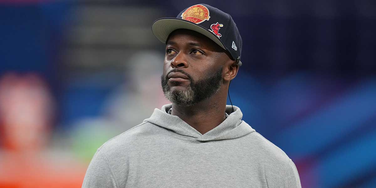 Ex-Colts WR Reggie Wayne breaks down in tears talking about Jim Irsay