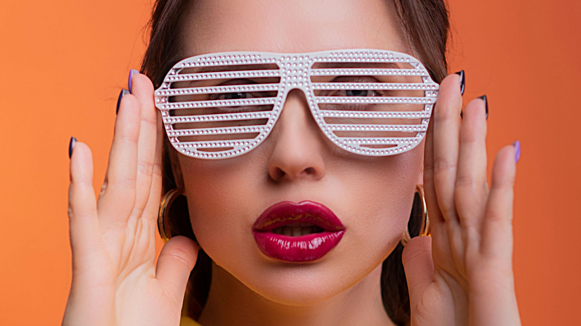 10 Tacky 2000s Looks We All Want To Forget & 10 That Are Still Cool