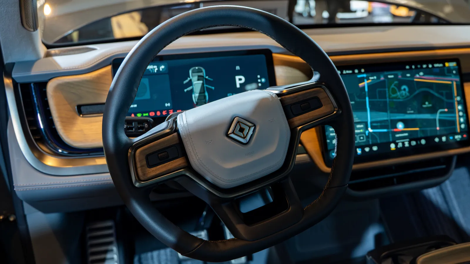 Why some steering wheels have a flat bottom explained