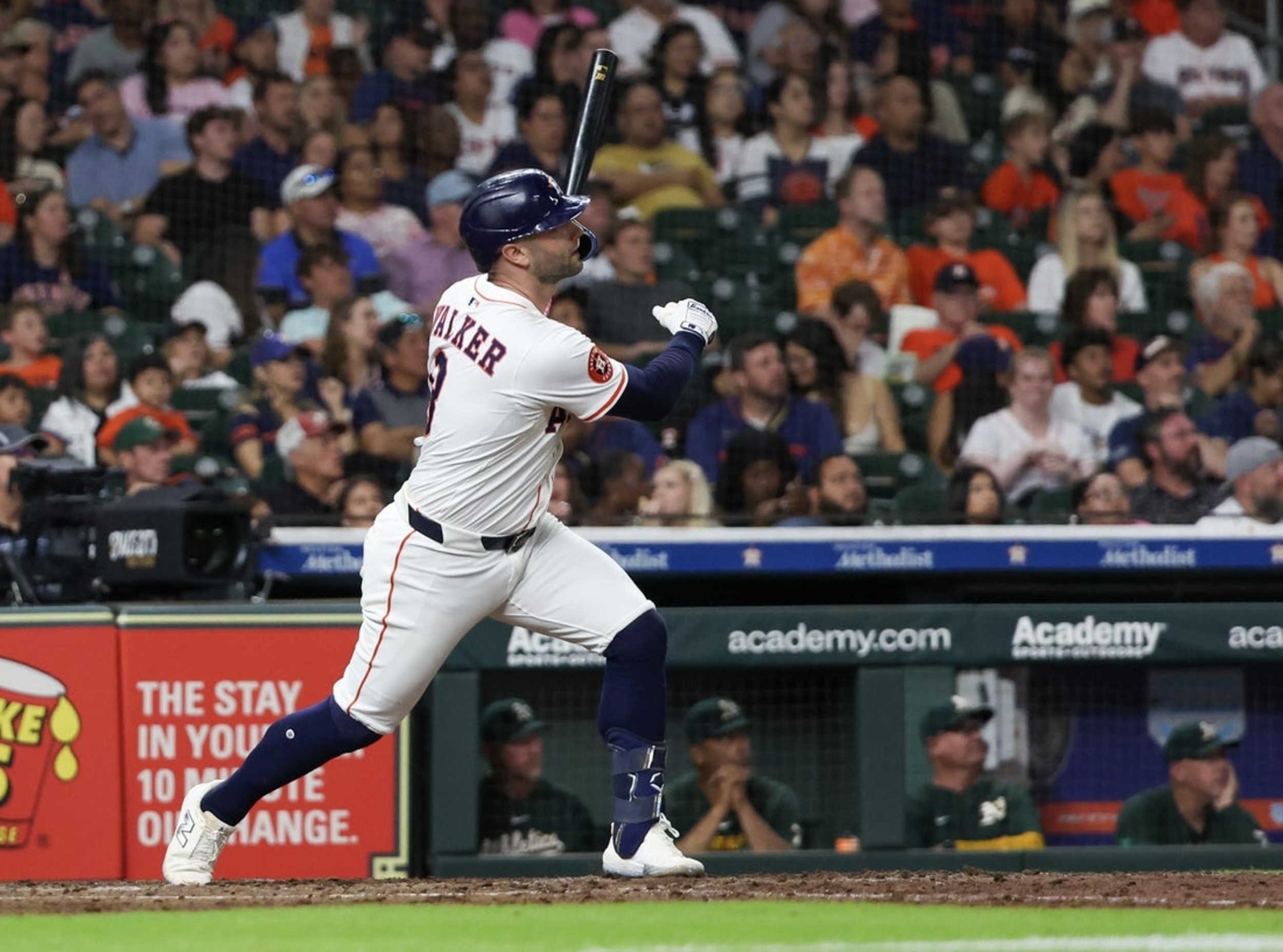 Astros 1B Christian Walker hit by pitch on hand; X-rays negative