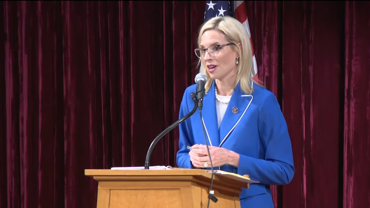 'No, You Don't!': Angry Voters Heckle GOP Congresswoman Ashley Hinson ...