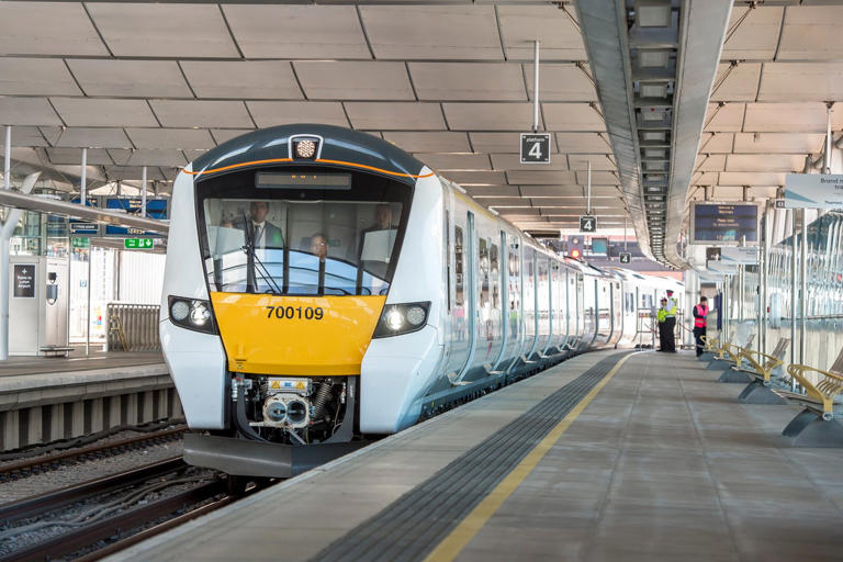 Thameslink passengers stuck for hours after electrical fault causes ...