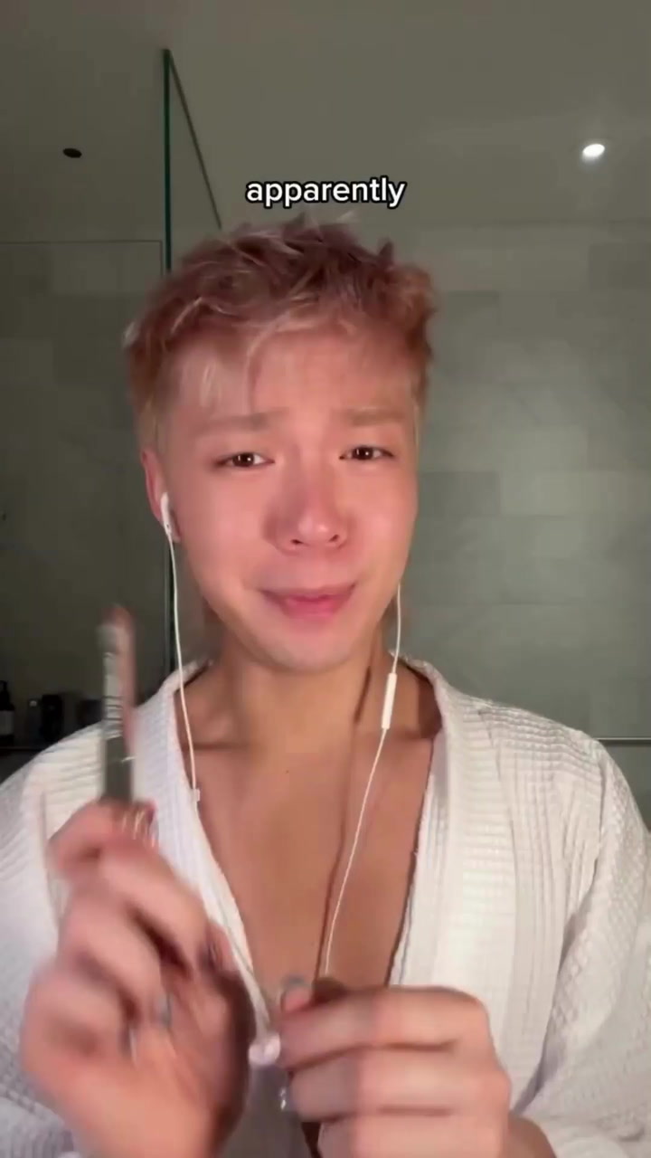 Slay or Nay: Lip Liner Contour Hack