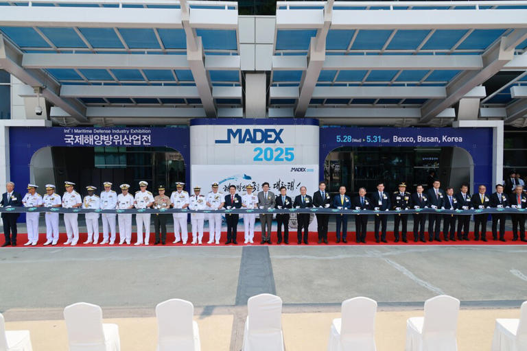 K-방산, 세계의 이목을 부산으로… 국제해양방위산업전 개막