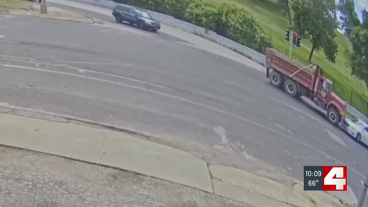 Video shows moments before 1 killed, 2 others injured in St. Louis crash