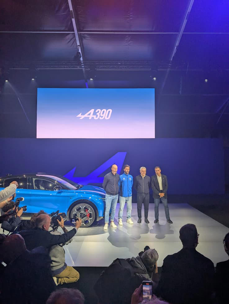 Renault dévoile (en compagnie de Zinedine Zidane) son Alpine A390, la ...