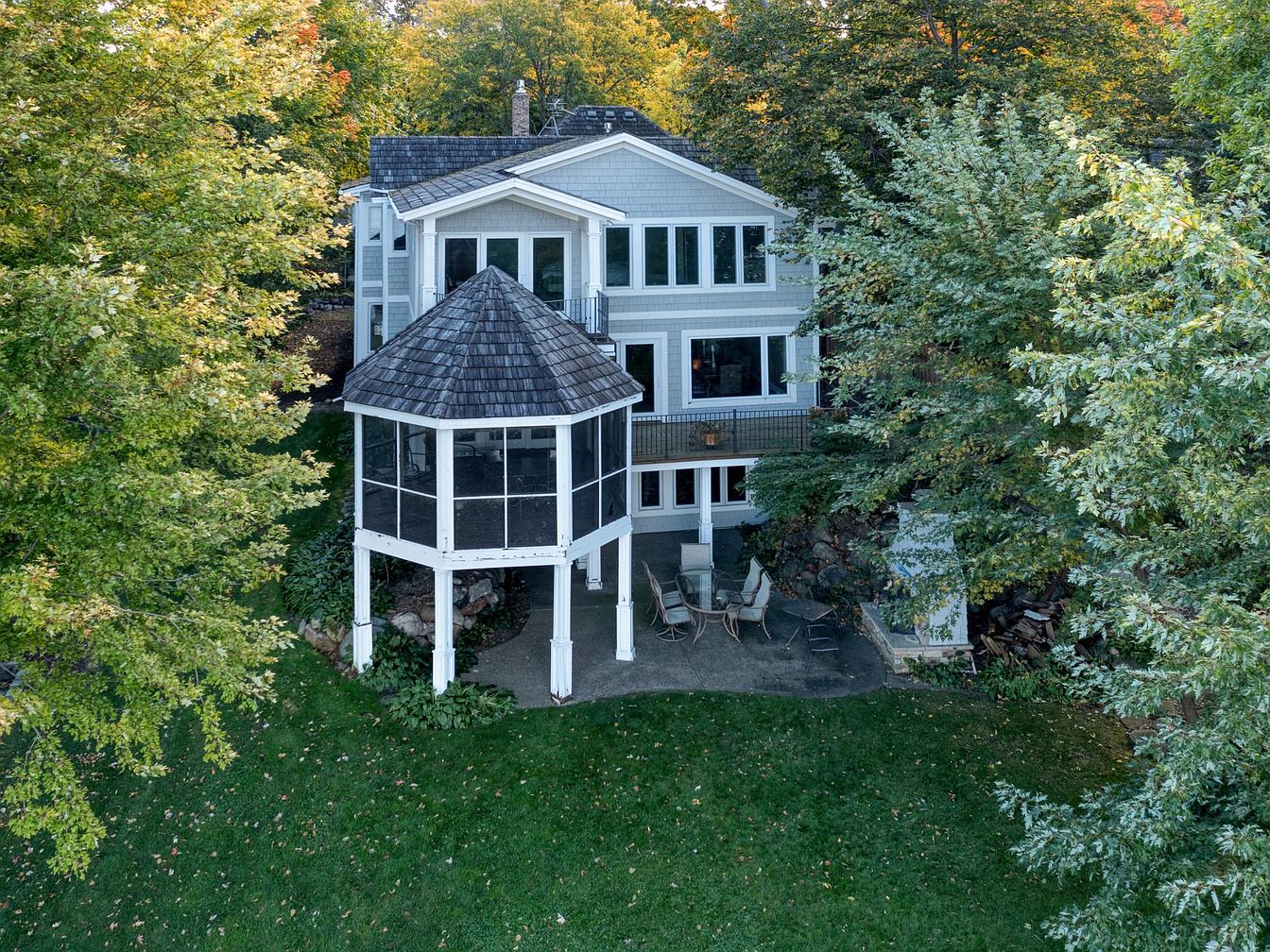 1900 Lakefront Home in Minnesota With 2 Kitchens, West-Facing Bay Views ...
