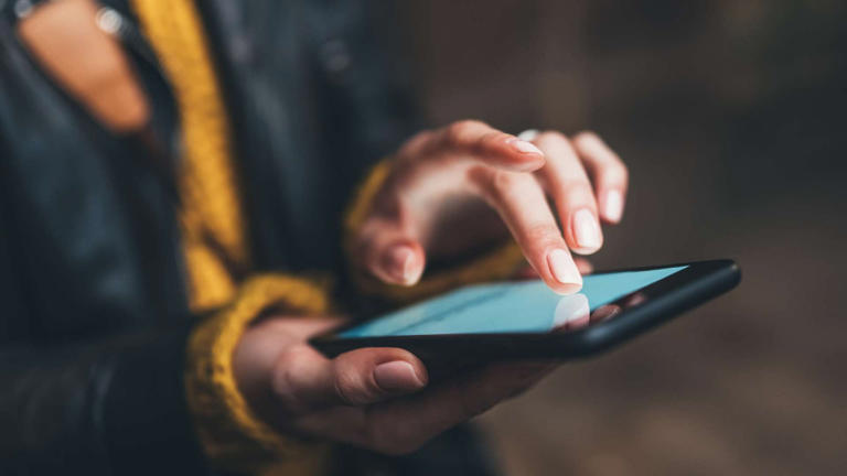Smartphone risk: विशेषज्ञों की सलाह इस उम्र तक के बच्चों को मोबाइल से ...
