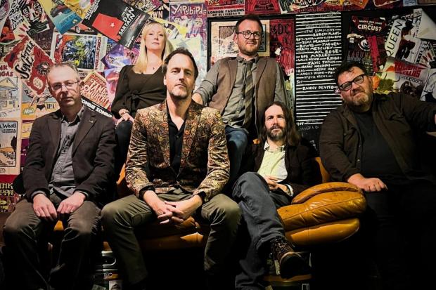 Lead singer of folk band to perform in Oxfordshire