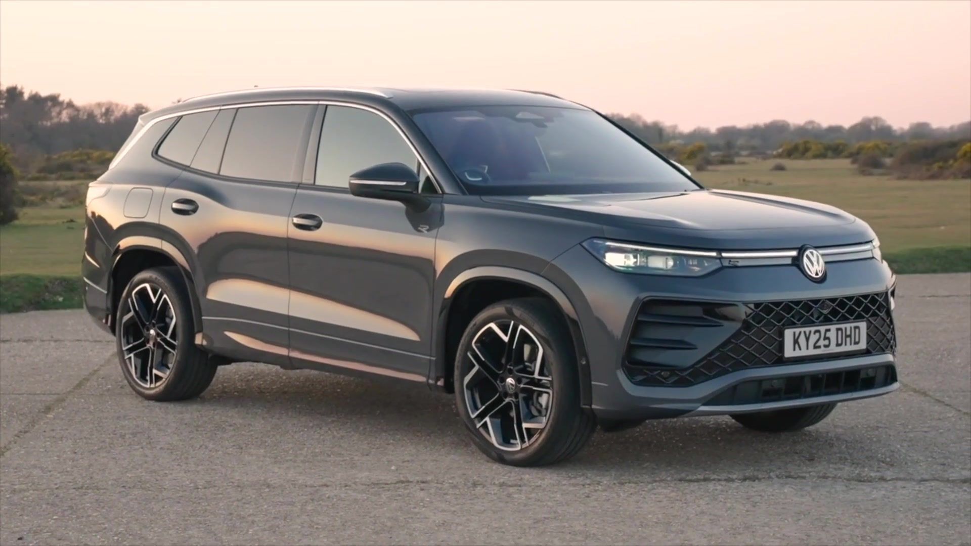 Der neue Volkswagen Tayron - das große Allround-SUV für Familie, Freizeit und die Business ...