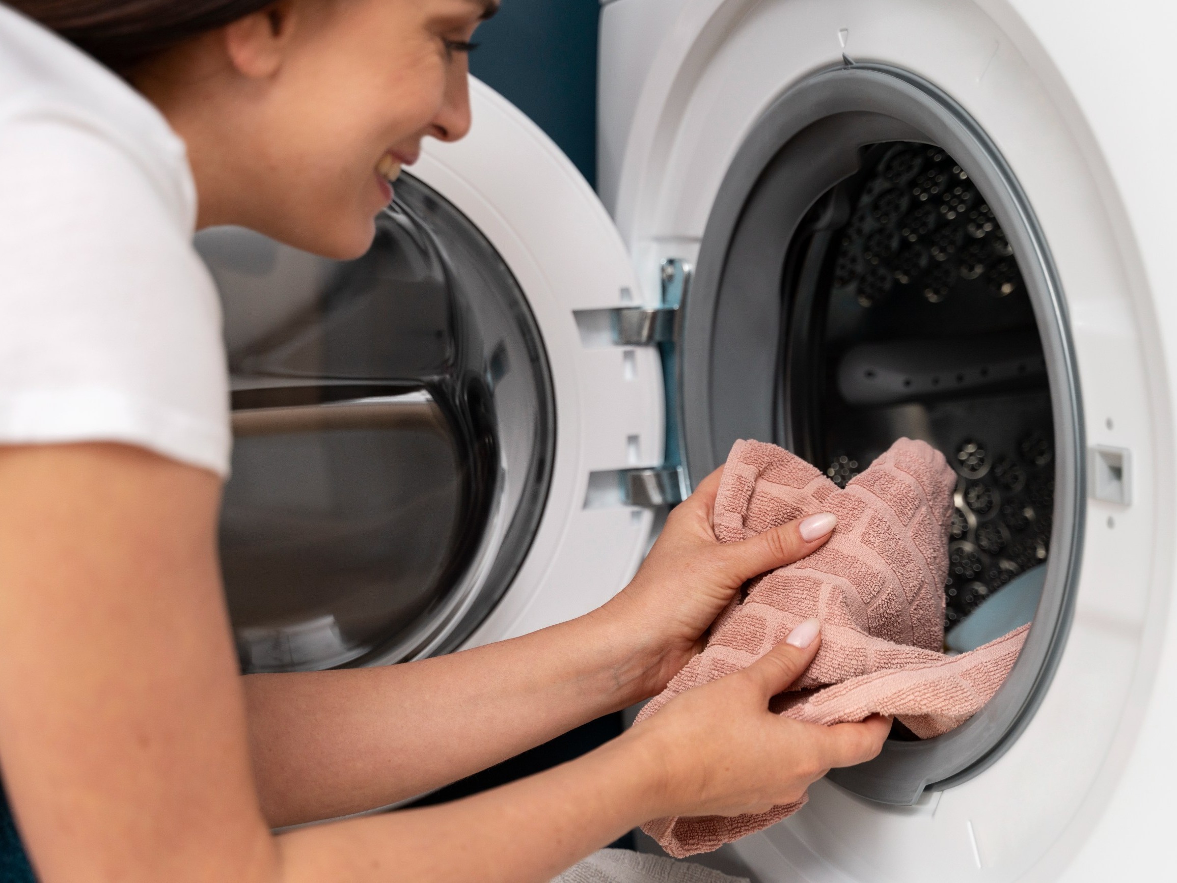 Pranie, które naprawdę oszczędza pieniądze. Co zmienić dziś, by płacić ...