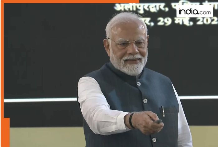 CM Mamata Banerjee missing on stage, PM Modi in Alipurduar says Bengal ...