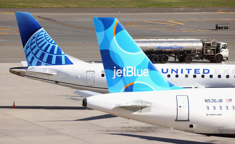 United Airlines and JetBlue announce new partnership. Here's what it ...