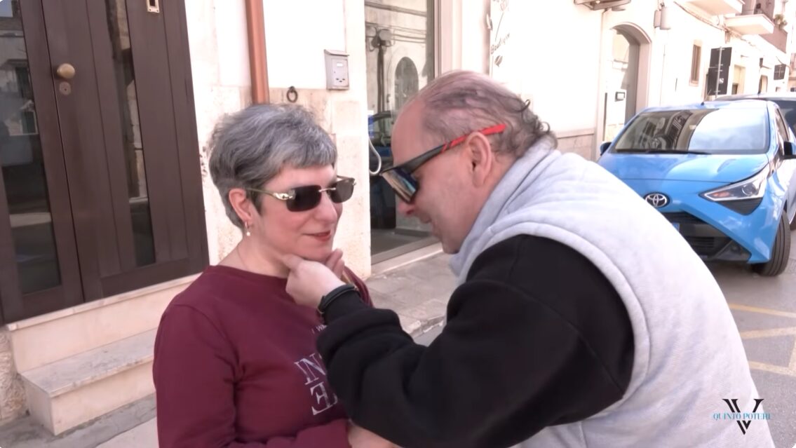 Angela compie 47 anni, Lello fa la festa alla sorella: “Ti voglio un ...