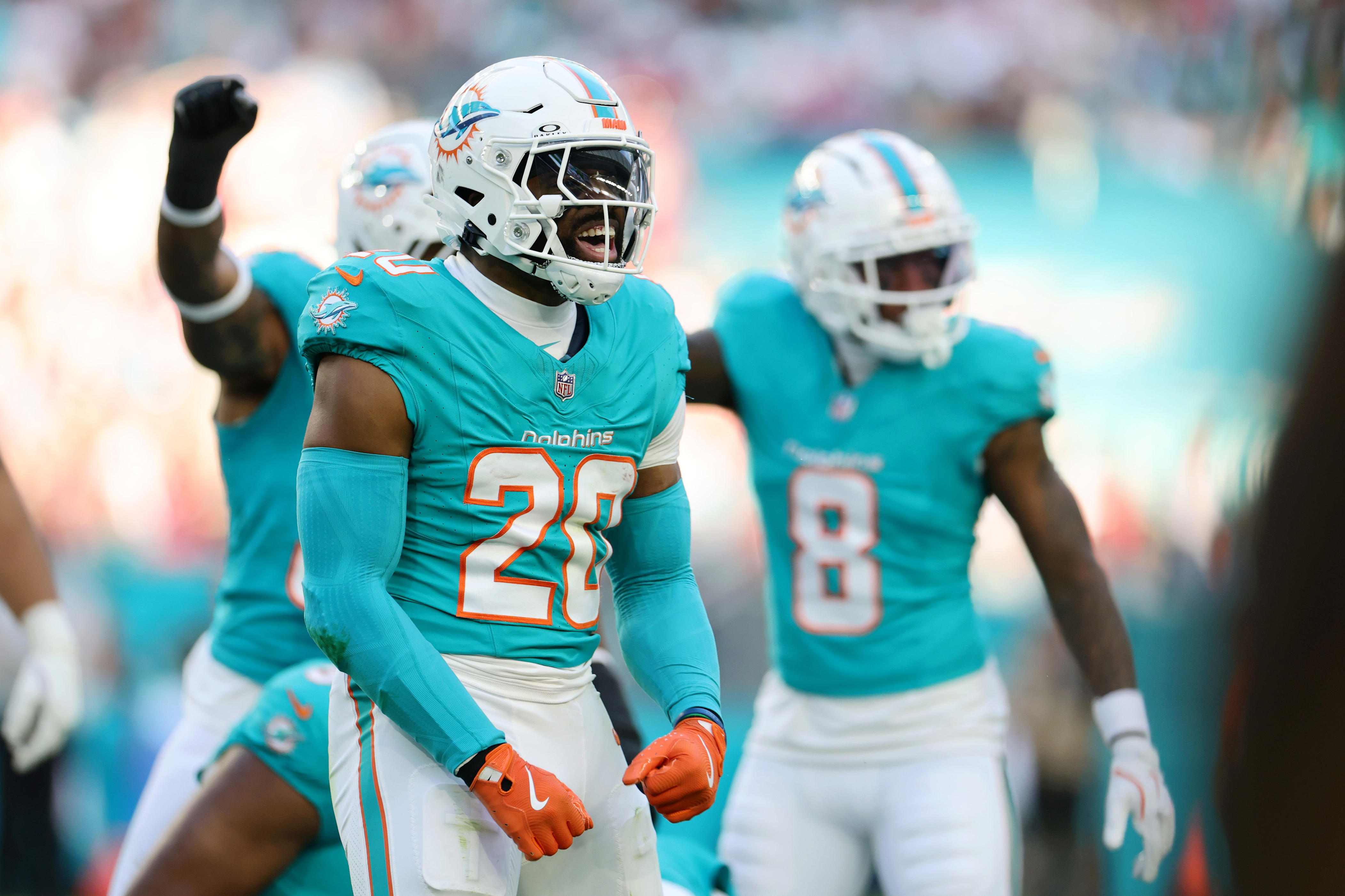7 Dolphins players who could fill the team's leadership void