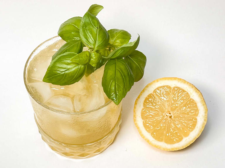 Gin Basil Smash - Modern Cocktail Classic