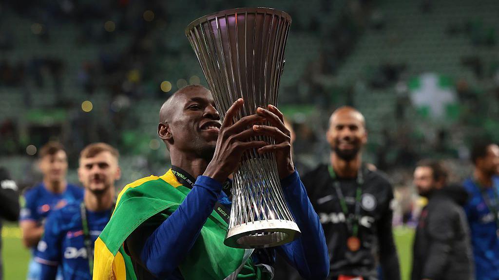 Jackson repays Chelsea debts