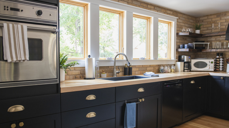 Choose These Styles Of Appliances To Brighten Up A Bland Kitchen