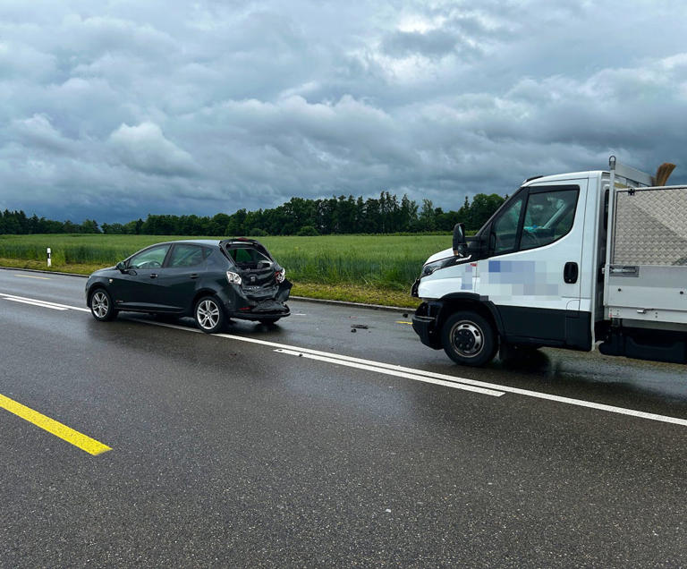 Auffahrunfall mit drei Autos – Frau (20) leicht verletzt