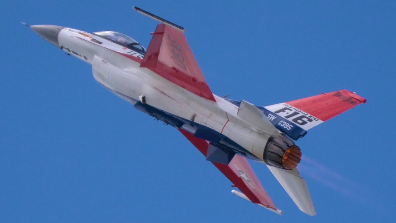 USAF Viper Demo Team with new paint scheme | Quinte International Airshow