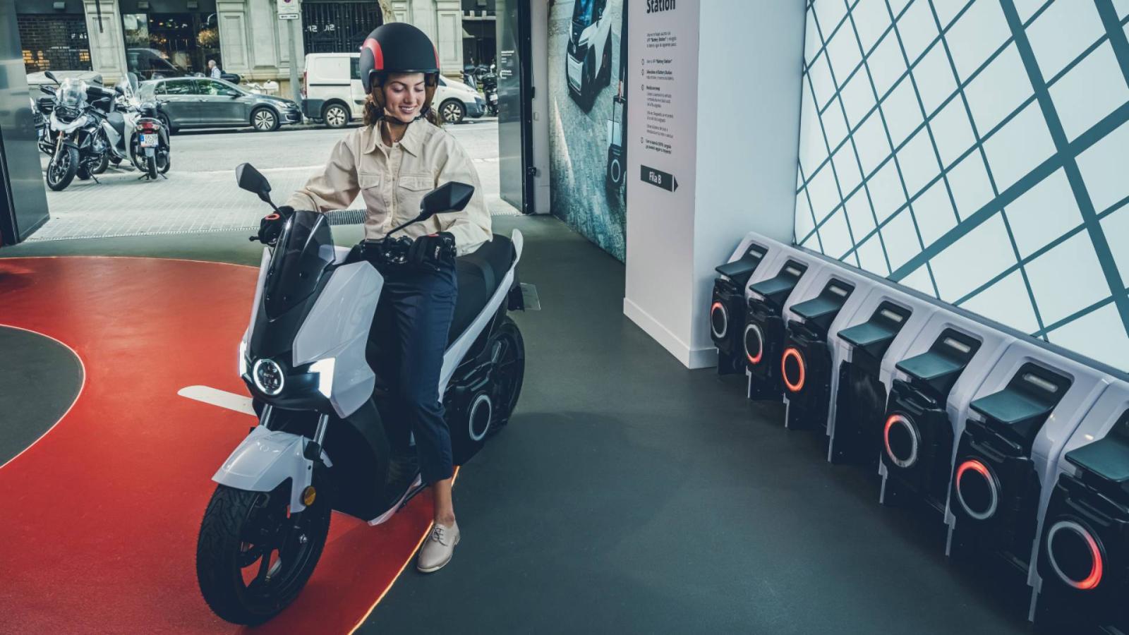 Αυτά είναι τα scooters που οδηγούνται με δίπλωμα αυτοκινήτου και έχουν ...