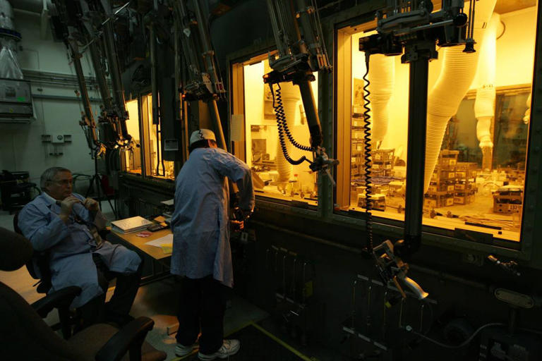 Federal jobs not the only ones being cut at Hanford. Contractor has layoffs