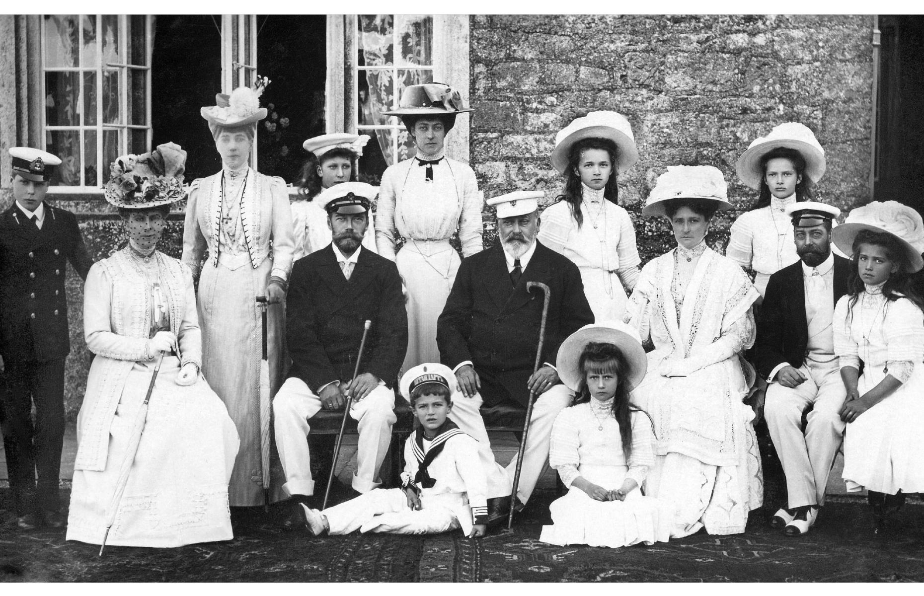 Extraordinary vintage photos reveal the world's royals at home