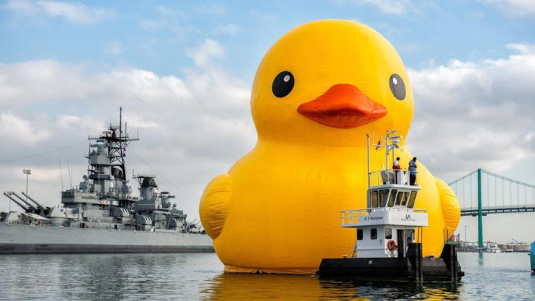 World’s largest rubber duck returning to Ohio for spring festival