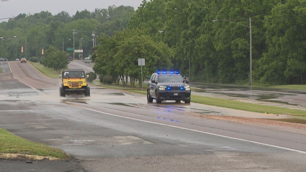 Crews working to fix water line break in Bristol, Tennessee